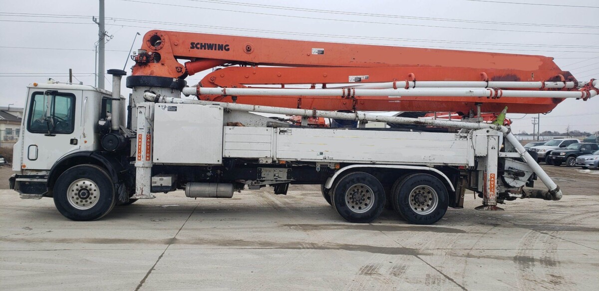 2004 39m Schwing on 2005 MACK | Global Concrete Pumps
