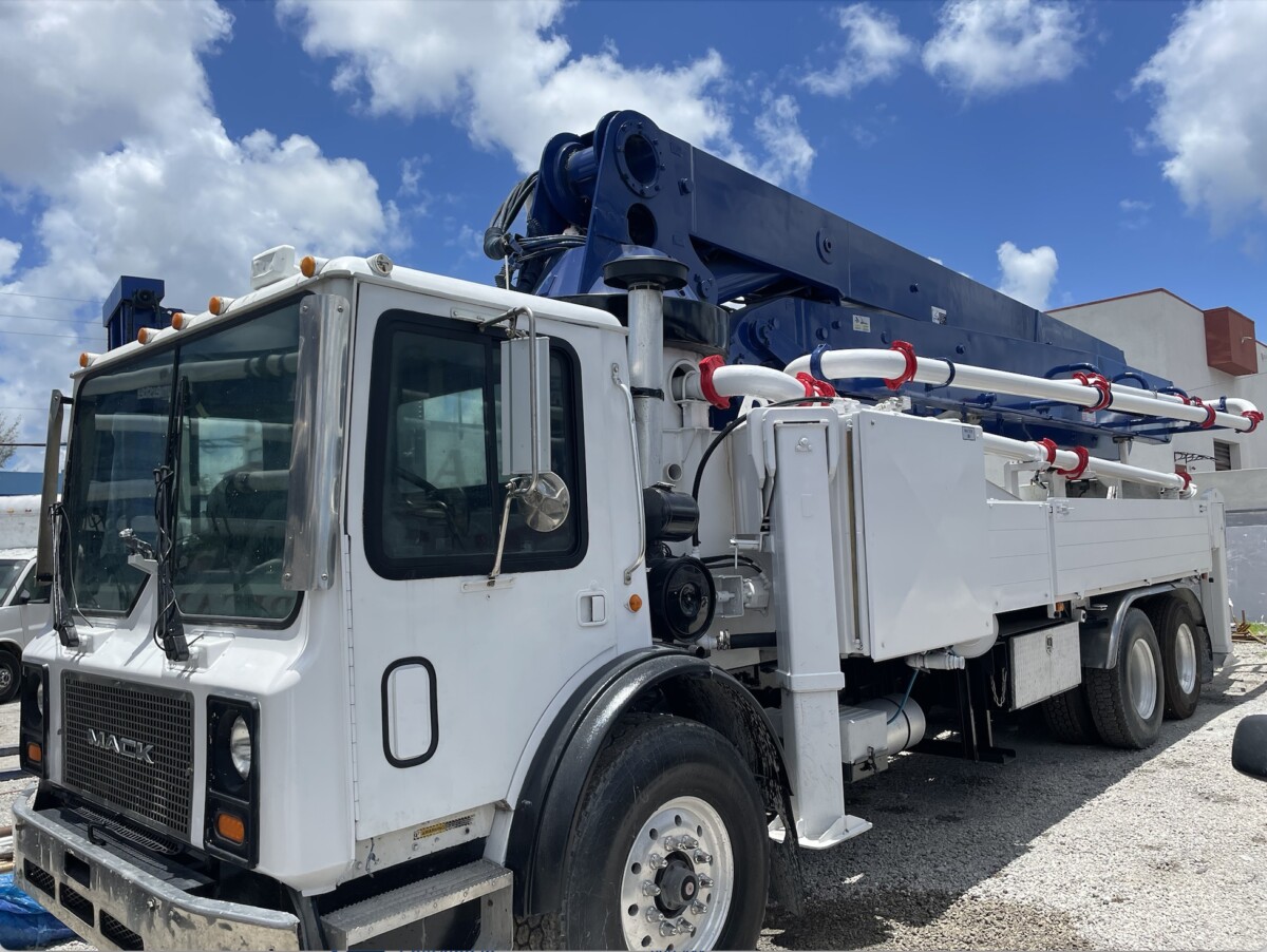 SOLD - 2002 39m Schwing on 2002 MACK - Global Concrete Pumps