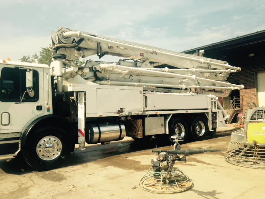SOLD - 2005 34m Schwing on 2005 MACK | Global Concrete Pumps