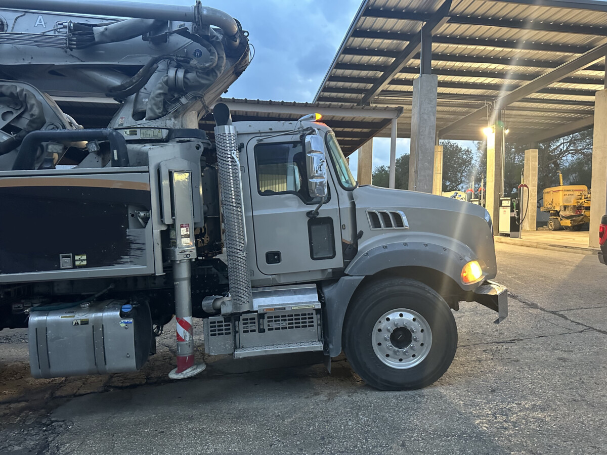 2018 47m Putzmeister on 2019 MACK Granite - Global Concrete Pumps
