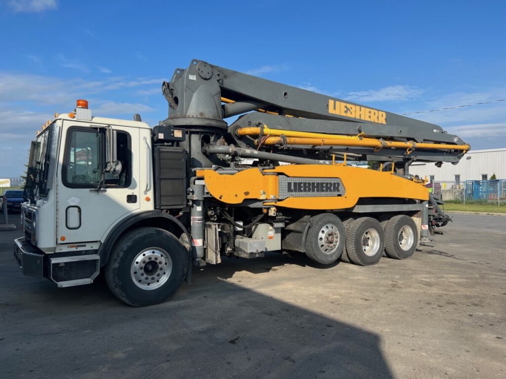 2001 34m Schwing on 2001 MACK | Global Concrete Pumps