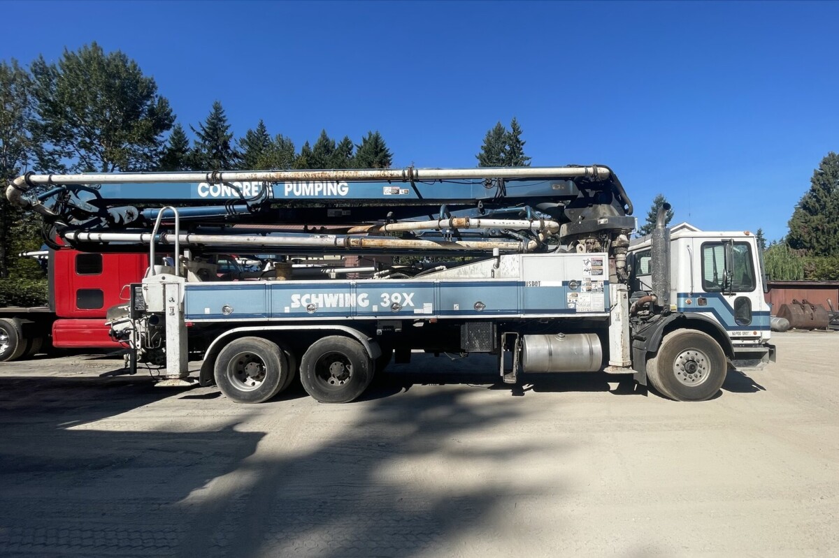 2001 Schwing 39m on 2001 MACK - Global Concrete Pumps