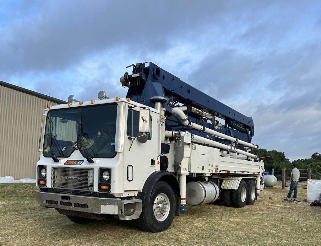 SOLD - 2000 CIFA 36m on 2001 MACK - Global Concrete Pumps
