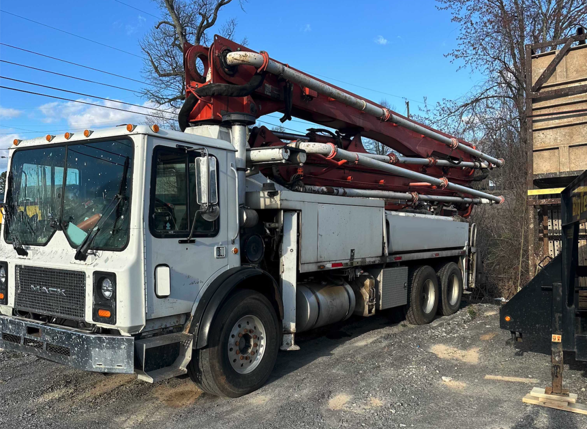 SOLD - 2006 Putzmeister 40m on 2006 MACK - Global Concrete Pumps